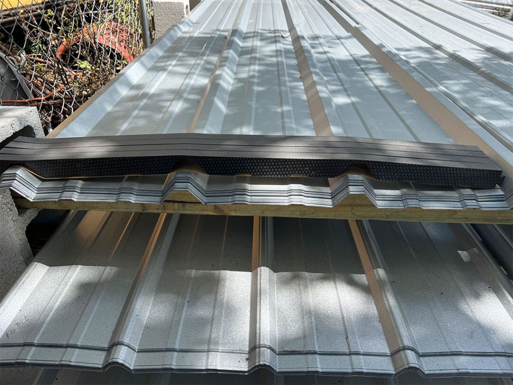 3ft Closure Strip Foam Top/Bottom PBR/MasterRib/R Panel (4 Pack) - FL Tin